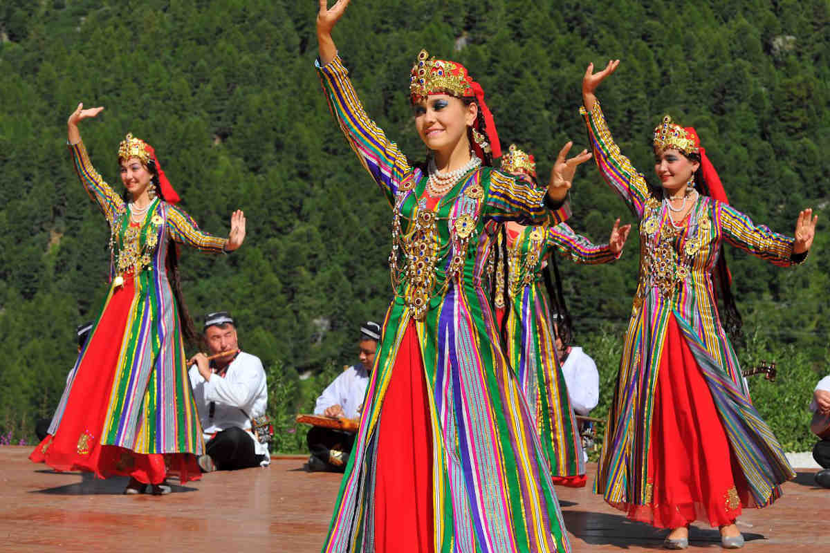 The national Uzbek Dance | Discover Uzbekistan